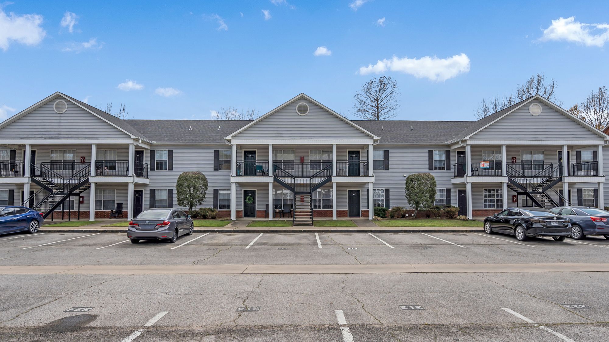 Addison Place - MMG Real Estate Advisors